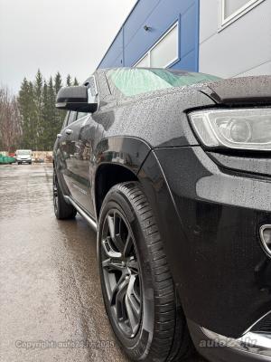 Black Jeep Grand Cherokee 2017 in Tallinn, with an engine capacity of 3.00 L and mileage of 227 thousand km for 23000 €, photo 3 on AUTOMOTO.COM.LV