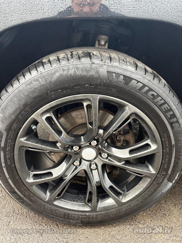 Black Jeep Grand Cherokee 2017 in Tallinn, with an engine capacity of 3.00 L and mileage of 227 thousand km for 23000 €, photo 5 on AUTOMOTO.COM.LV
