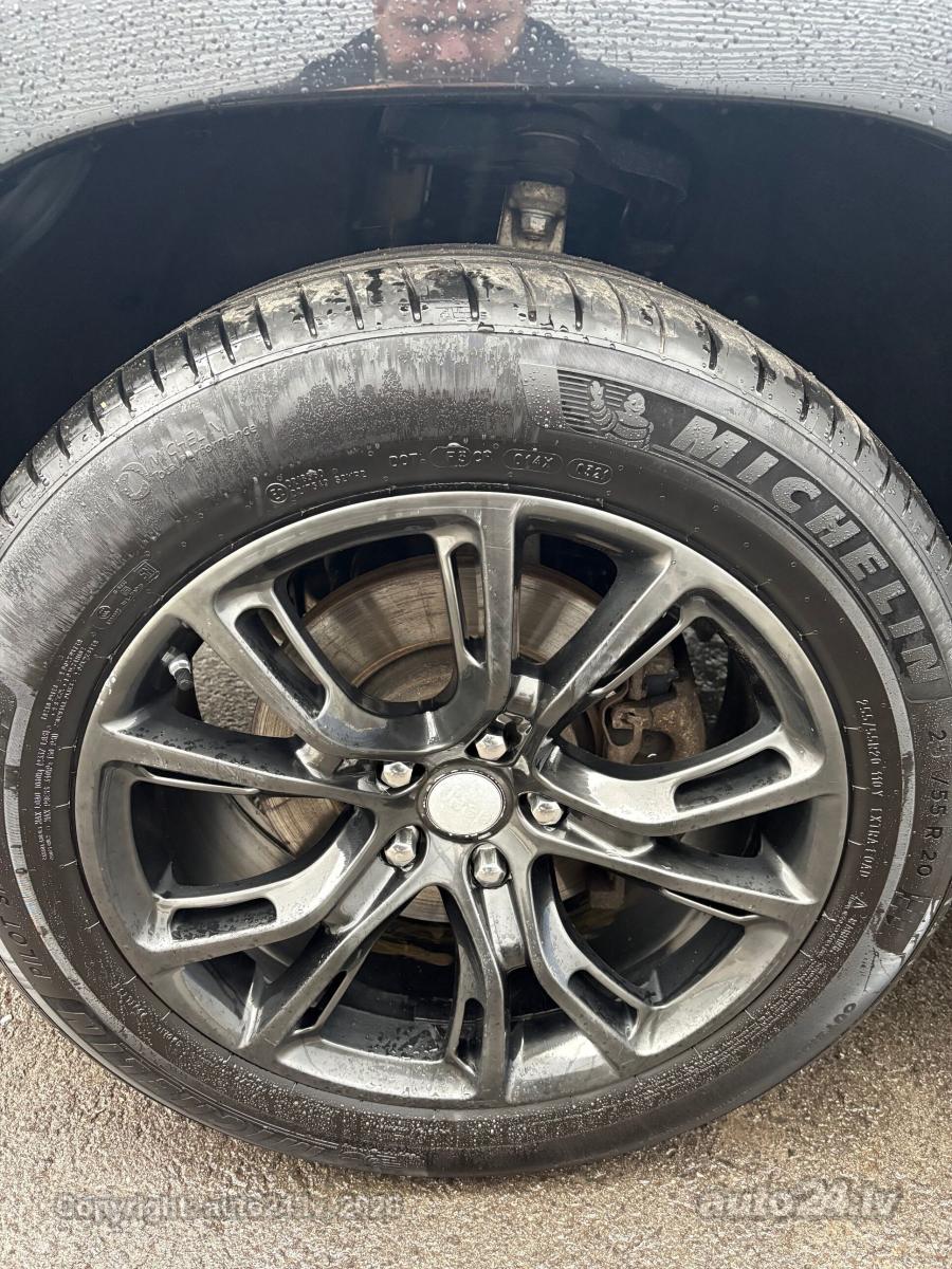 Black Jeep Grand Cherokee 2017 in Tallinn, with an engine capacity of 3.00 L and mileage of 227 thousand km for 23000 €, photo 6 on AUTOMOTO.COM.LV