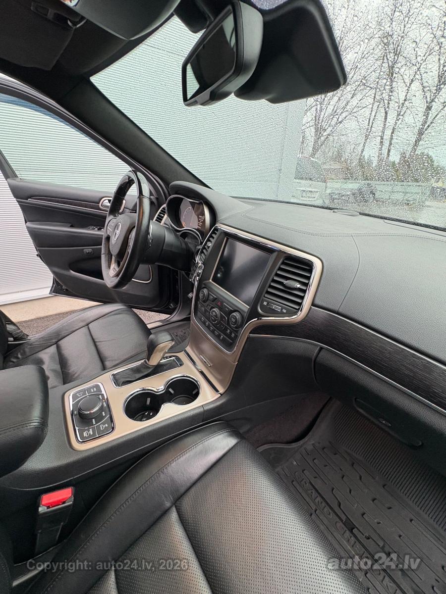 Black Jeep Grand Cherokee 2017 in Tallinn, with an engine capacity of 3.00 L and mileage of 227 thousand km for 23000 €, photo 10 on AUTOMOTO.COM.LV