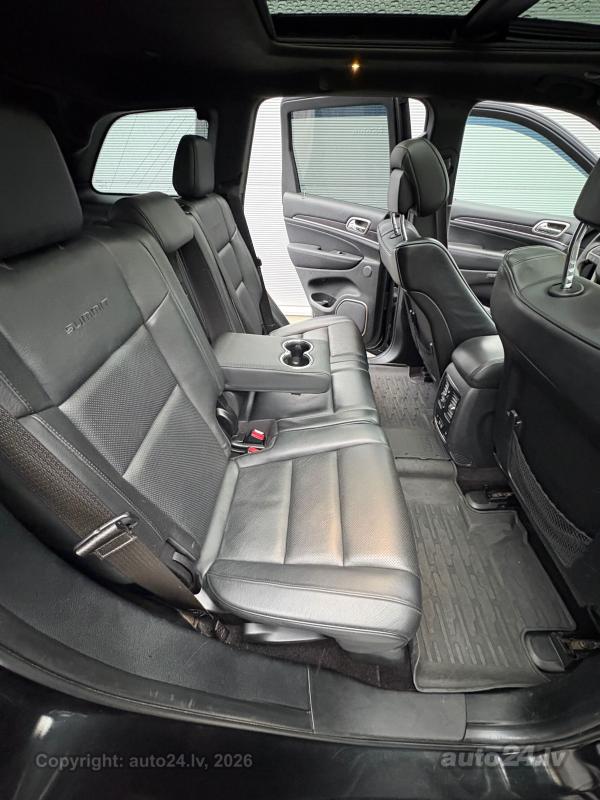 Black Jeep Grand Cherokee 2017 in Tallinn, with an engine capacity of 3.00 L and mileage of 227 thousand km for 23000 €, photo 10 on AUTOMOTO.COM.LV