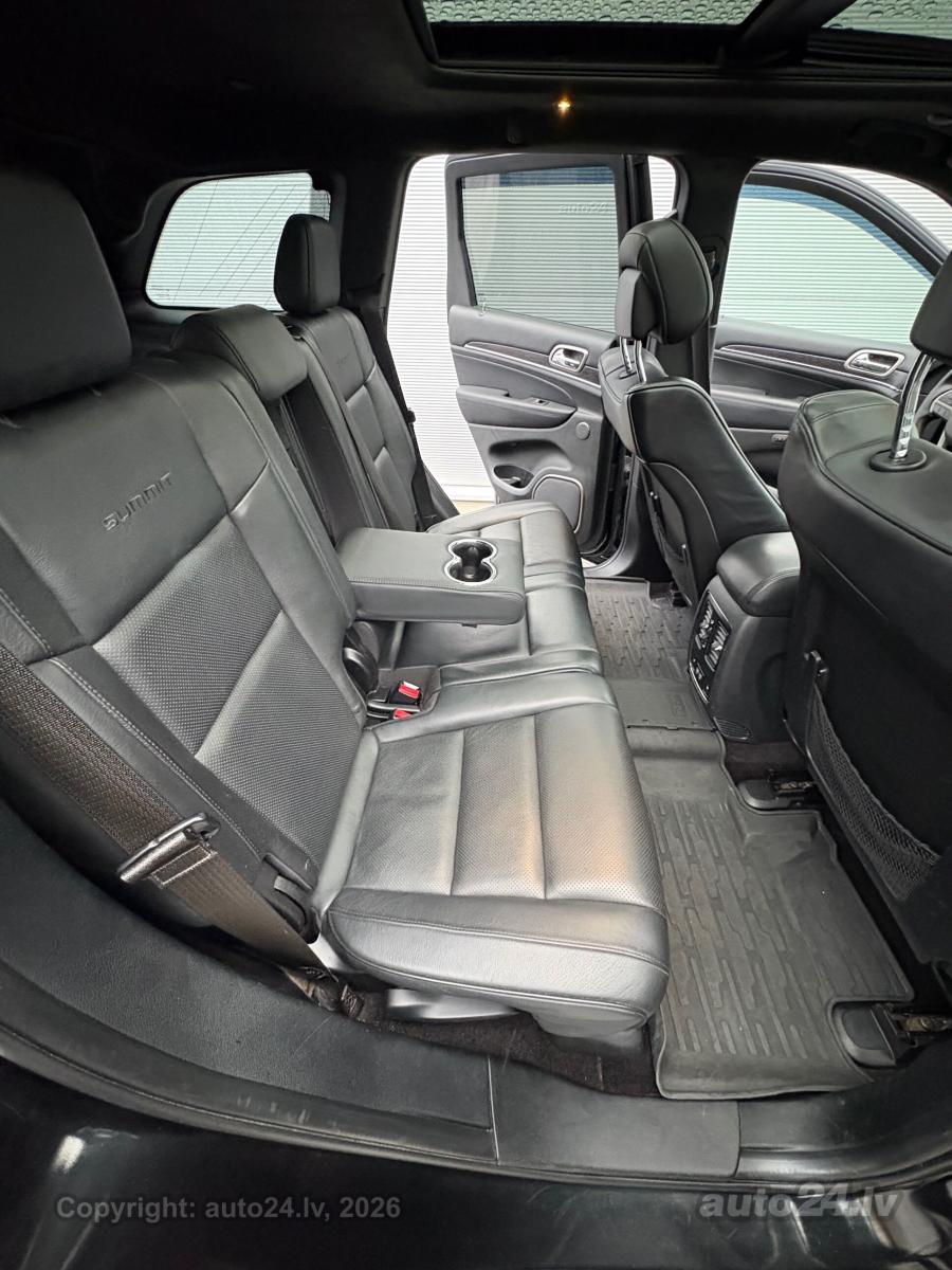 Black Jeep Grand Cherokee 2017 in Tallinn, with an engine capacity of 3.00 L and mileage of 227 thousand km for 23000 €, photo 11 on AUTOMOTO.COM.LV