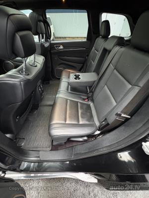 Black Jeep Grand Cherokee 2017 in Tallinn, with an engine capacity of 3.00 L and mileage of 227 thousand km for 23000 €, photo 12 on AUTOMOTO.COM.LV