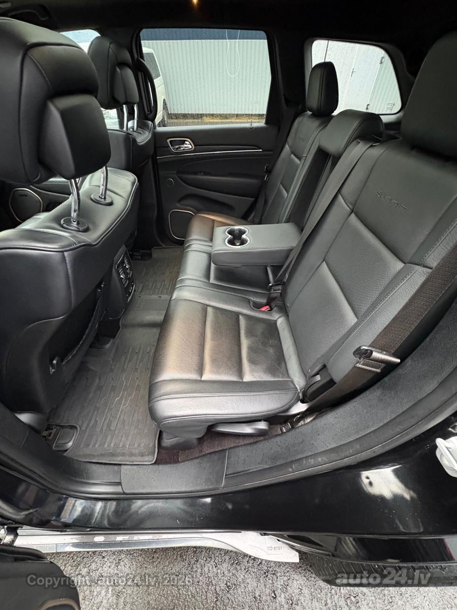 Black Jeep Grand Cherokee 2017 in Tallinn, with an engine capacity of 3.00 L and mileage of 227 thousand km for 23000 €, photo 12 on AUTOMOTO.COM.LV