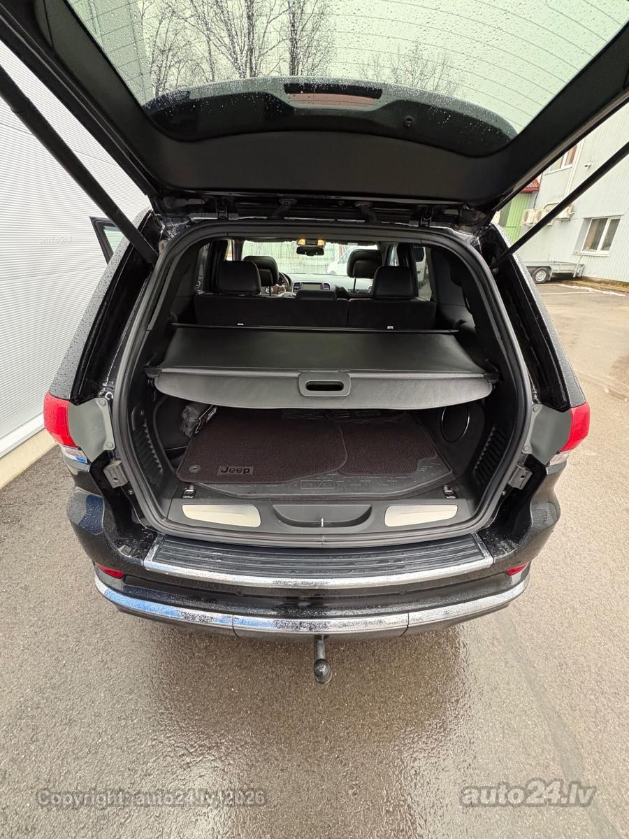 Black Jeep Grand Cherokee 2017 in Tallinn, with an engine capacity of 3.00 L and mileage of 227 thousand km for 23000 €, photo 15 on AUTOMOTO.COM.LV