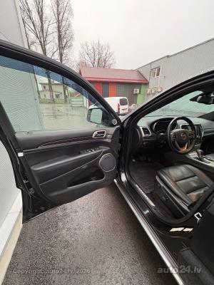 Black Jeep Grand Cherokee 2017 in Tallinn, with an engine capacity of 3.00 L and mileage of 227 thousand km for 23000 €, photo 17 on AUTOMOTO.COM.LV