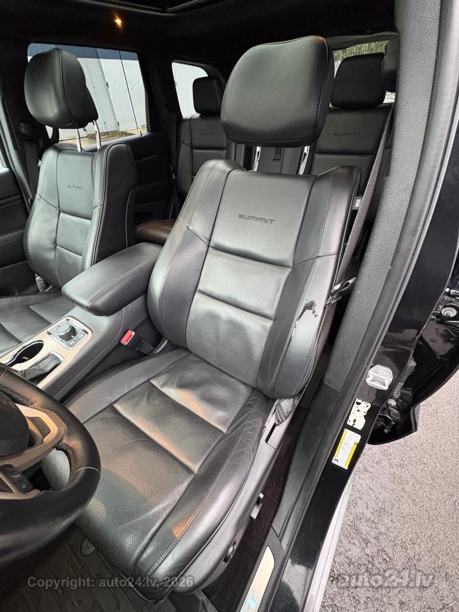Black Jeep Grand Cherokee 2017 in Tallinn, with an engine capacity of 3.00 L and mileage of 227 thousand km for 23000 €, photo 18 on AUTOMOTO.COM.LV