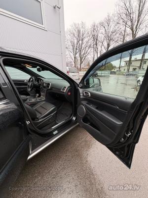 Black Jeep Grand Cherokee 2017 in Tallinn, with an engine capacity of 3.00 L and mileage of 227 thousand km for 23000 €, photo 25 on AUTOMOTO.COM.LV