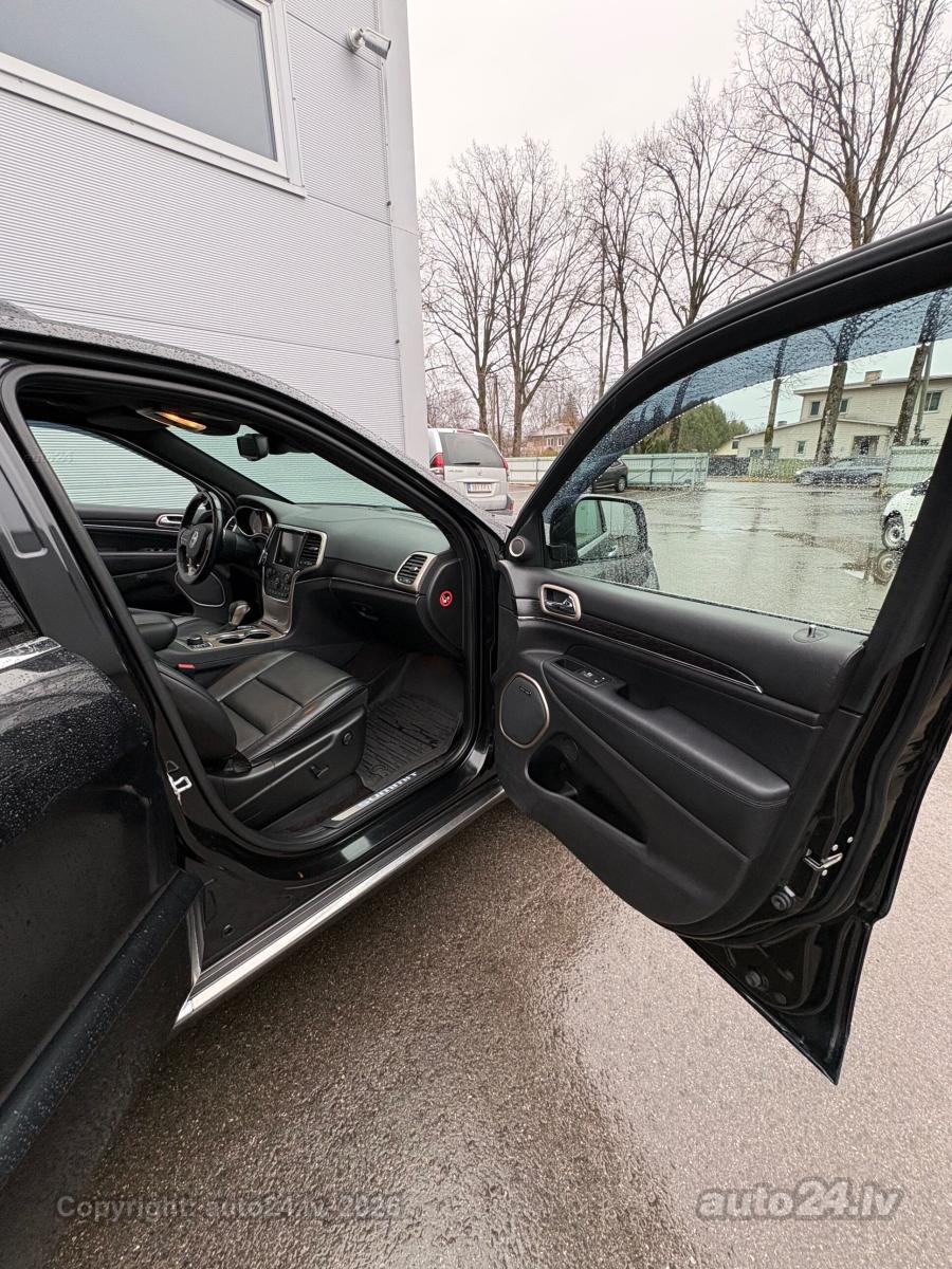 Black Jeep Grand Cherokee 2017 in Tallinn, with an engine capacity of 3.00 L and mileage of 227 thousand km for 23000 €, photo 25 on AUTOMOTO.COM.LV