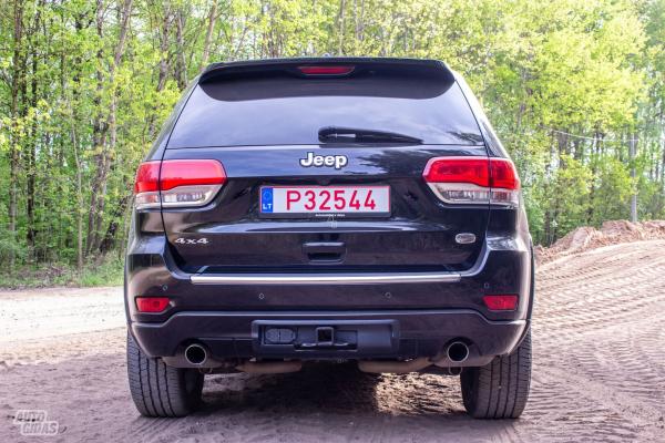 Black Jeep Grand Cherokee 2017 in Kaunas, with an engine capacity of 5.70 L and mileage of 145 thousand km for 17500 €, photo 7 on AUTOMOTO.COM.LV