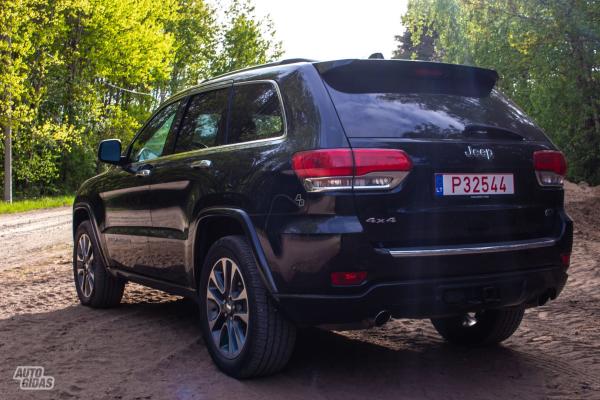 Black Jeep Grand Cherokee 2017 in Kaunas, with an engine capacity of 5.70 L and mileage of 145 thousand km for 17500 €, photo 8 on AUTOMOTO.COM.LV