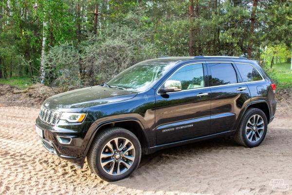 Black Jeep Grand Cherokee 2017 in Kaunas, with an engine capacity of 5.70 L and mileage of 145 thousand km for 17500 €, photo 10 on AUTOMOTO.COM.LV