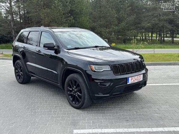 Melns Jeep Grand Cherokee 2017 Viļņa, ar dzinēja tilpumu 3.60 L un nobraukumu 210 tūkst. km par 16500 €, foto 1 vietnē AUTOMOTO.COM.LV
