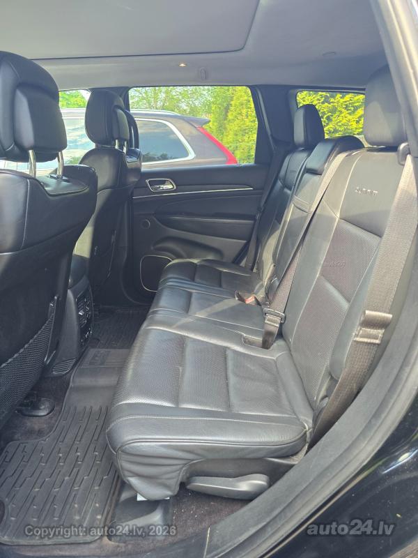 Black Jeep Grand Cherokee 2017 in Tallinn, with an engine capacity of 3.00 L and mileage of 369 thousand km for 11850 €, photo 7 on AUTOMOTO.COM.LV