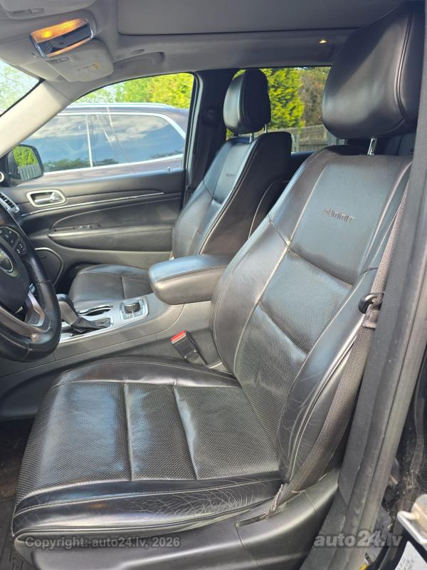 Black Jeep Grand Cherokee 2017 in Tallinn, with an engine capacity of 3.00 L and mileage of 369 thousand km for 11850 €, photo 8 on AUTOMOTO.COM.LV