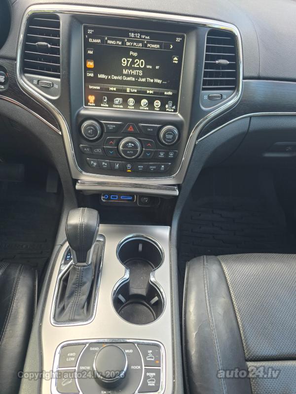 Black Jeep Grand Cherokee 2017 in Tallinn, with an engine capacity of 3.00 L and mileage of 369 thousand km for 11850 €, photo 10 on AUTOMOTO.COM.LV