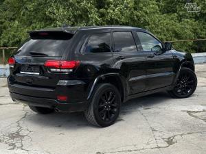 Black Jeep Grand Cherokee 2017 in Vilnius, with an engine capacity of 3.60 L and mileage of 210 thousand km for 17000 €, photo 3 on AUTOMOTO.COM.LV