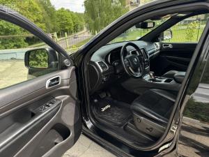Black Jeep Grand Cherokee 2017 in Vilnius, with an engine capacity of 3.60 L and mileage of 210 thousand km for 17000 €, photo 4 on AUTOMOTO.COM.LV