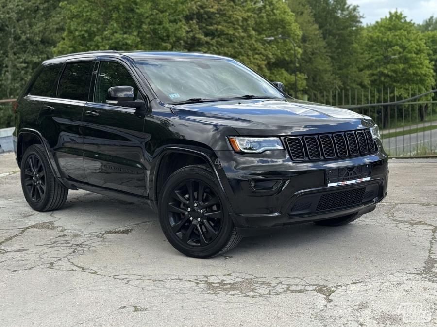 Black Jeep Grand Cherokee 2017 in Vilnius, with an engine capacity of 3.60 L and mileage of 210 thousand km for 17000 €, photo 9 on AUTOMOTO.COM.LV