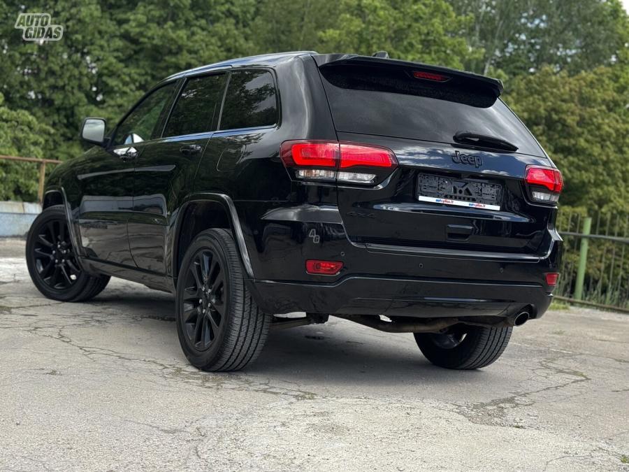 Black Jeep Grand Cherokee 2017 in Vilnius, with an engine capacity of 3.60 L and mileage of 210 thousand km for 17000 €, photo 12 on AUTOMOTO.COM.LV