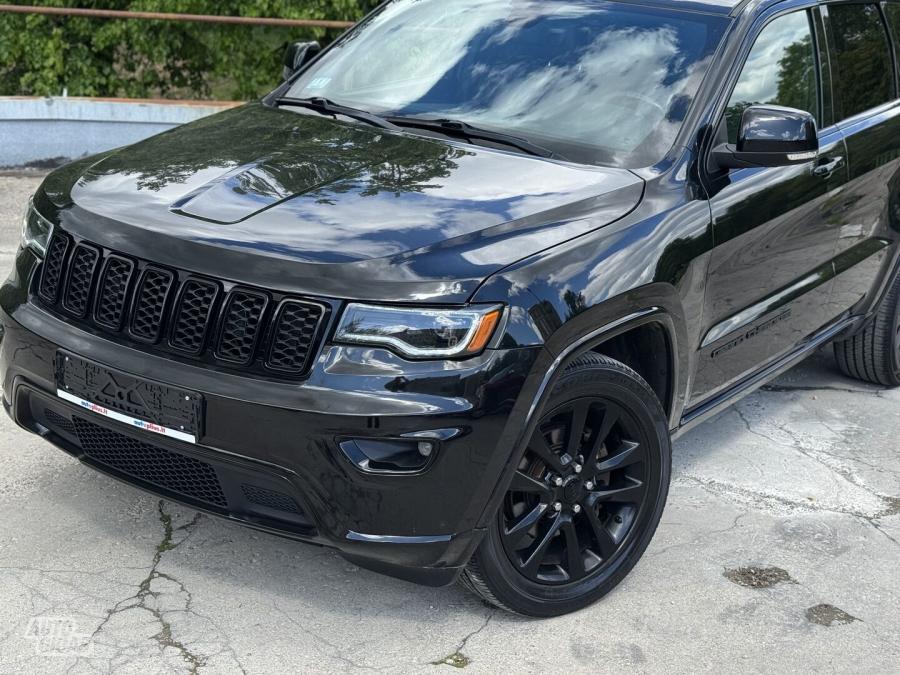 Black Jeep Grand Cherokee 2017 in Vilnius, with an engine capacity of 3.60 L and mileage of 210 thousand km for 17000 €, photo 13 on AUTOMOTO.COM.LV