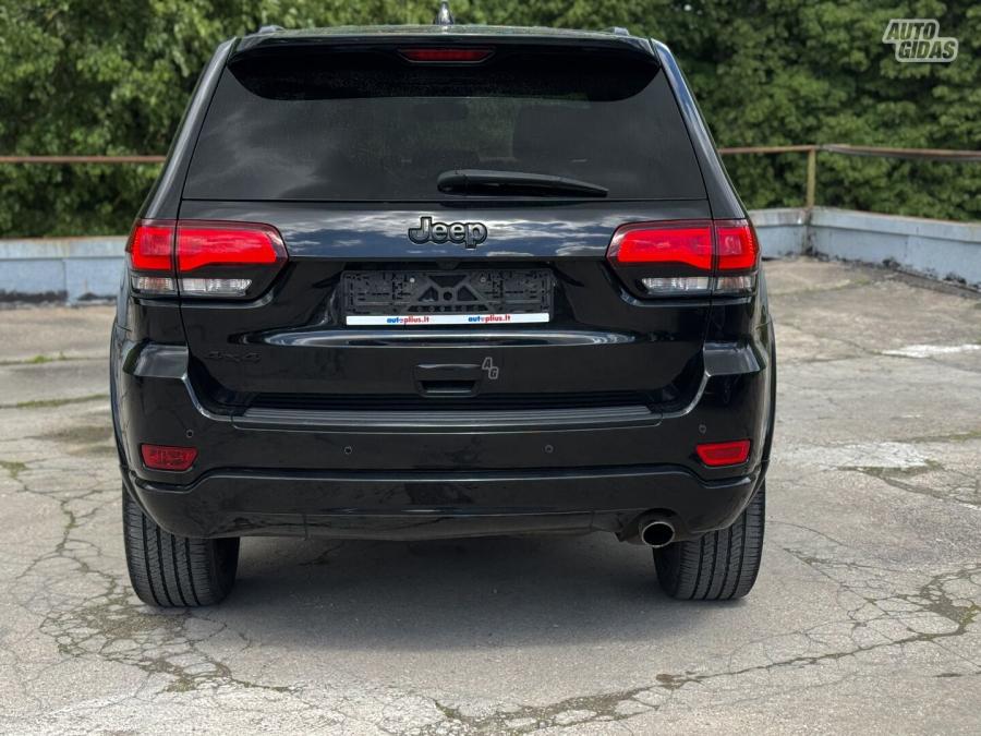 Black Jeep Grand Cherokee 2017 in Vilnius, with an engine capacity of 3.60 L and mileage of 210 thousand km for 17000 €, photo 16 on AUTOMOTO.COM.LV