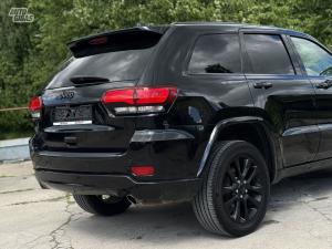 Black Jeep Grand Cherokee 2017 in Vilnius, with an engine capacity of 3.60 L and mileage of 210 thousand km for 17000 €, photo 17 on AUTOMOTO.COM.LV