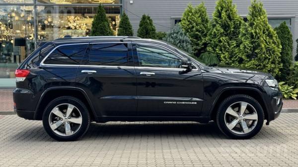 Black Jeep Grand Cherokee 2017 in Riga, with an engine capacity of 3.00 L and mileage of 191 thousand km for 19500 €, photo 5 on AUTOMOTO.COM.LV