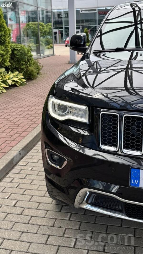 Black Jeep Grand Cherokee 2017 in Riga, with an engine capacity of 3.00 L and mileage of 191 thousand km for 19500 €, photo 7 on AUTOMOTO.COM.LV