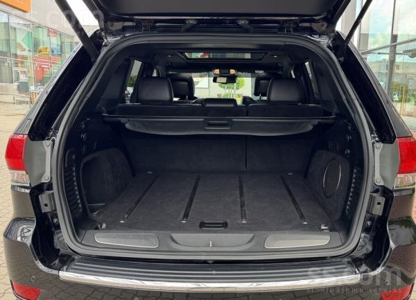 Black Jeep Grand Cherokee 2017 in Riga, with an engine capacity of 3.00 L and mileage of 191 thousand km for 19500 €, photo 10 on AUTOMOTO.COM.LV