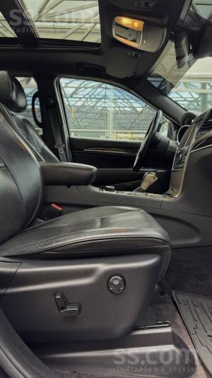 Melns Jeep Grand Cherokee 2017 Rīga, ar dzinēja tilpumu 3.00 L un nobraukumu 191 tūkst. km par 19500 €, foto 14 vietnē AUTOMOTO.COM.LV