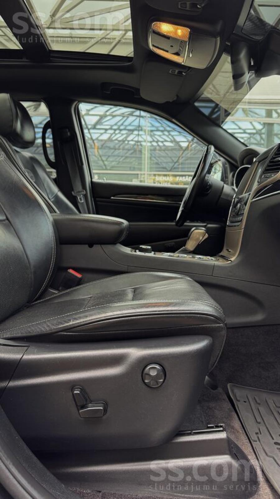 Melns Jeep Grand Cherokee 2017 Rīga, ar dzinēja tilpumu 3.00 L un nobraukumu 191 tūkst. km par 19500 €, foto 14 vietnē AUTOMOTO.COM.LV