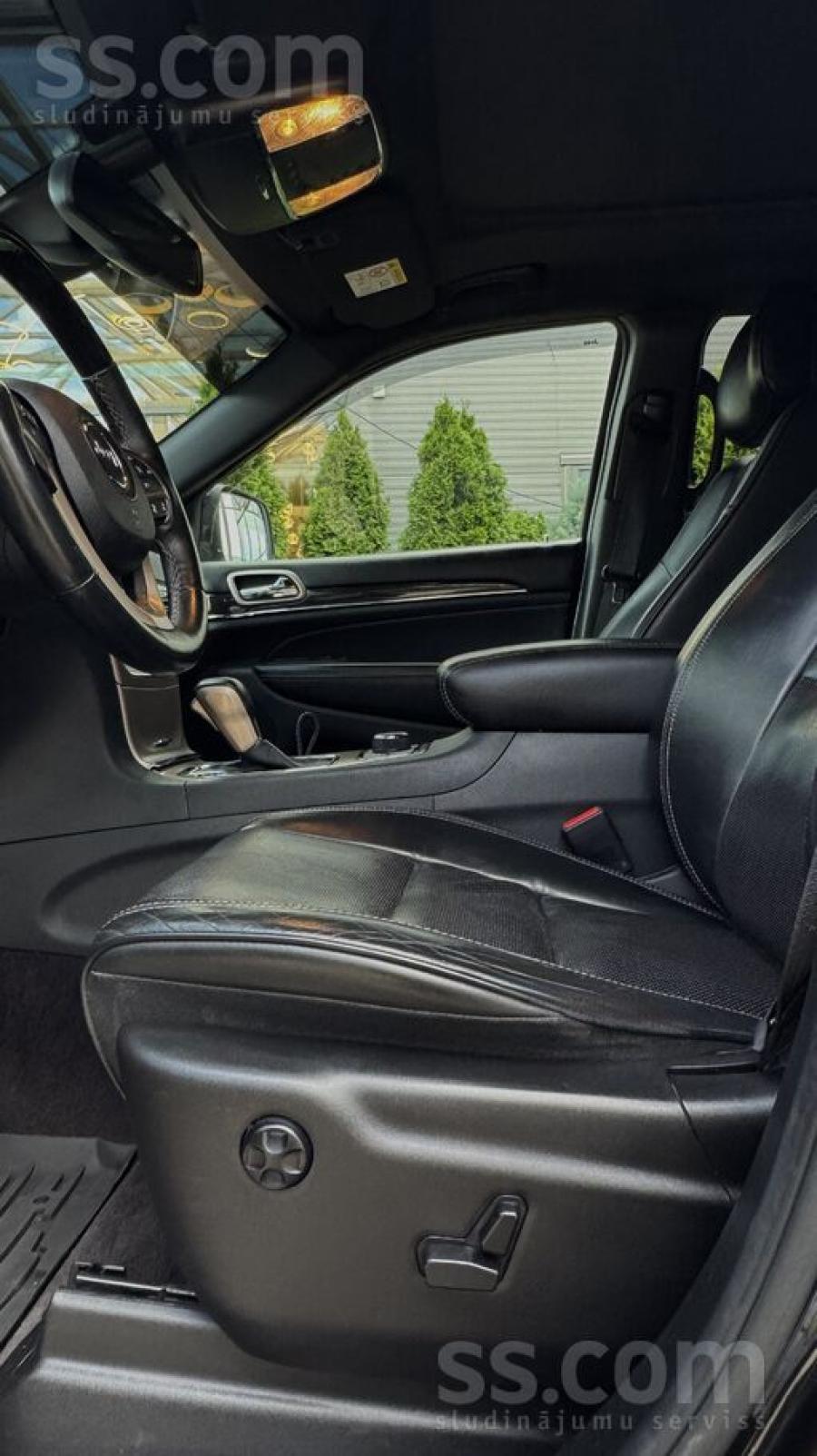 Melns Jeep Grand Cherokee 2017 Rīga, ar dzinēja tilpumu 3.00 L un nobraukumu 191 tūkst. km par 19500 €, foto 15 vietnē AUTOMOTO.COM.LV