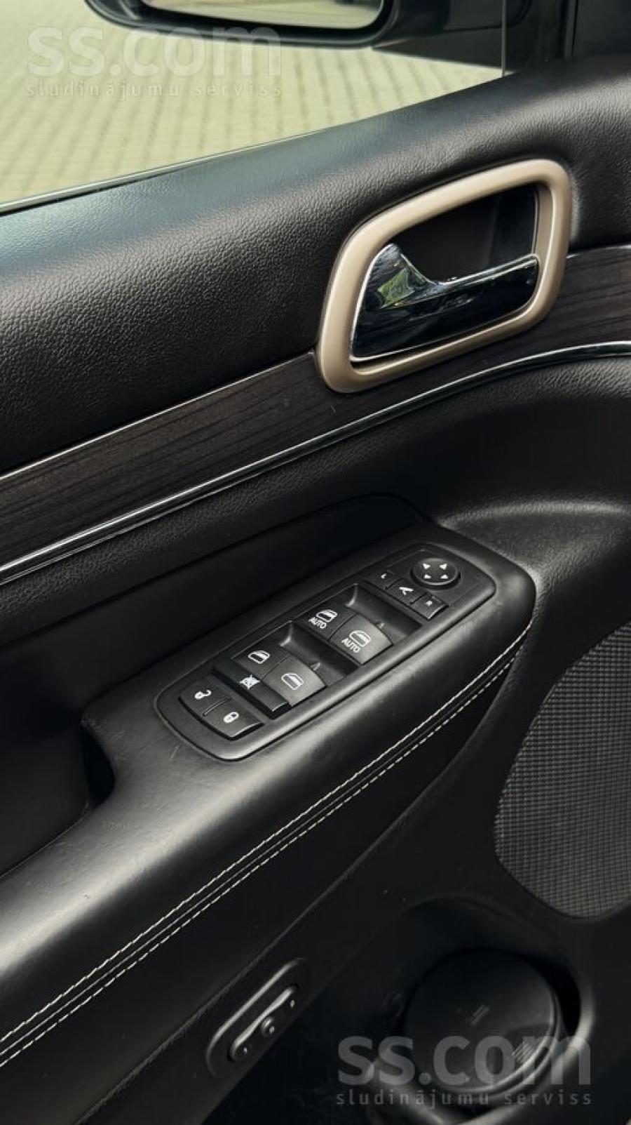 Melns Jeep Grand Cherokee 2017 Rīga, ar dzinēja tilpumu 3.00 L un nobraukumu 191 tūkst. km par 19500 €, foto 17 vietnē AUTOMOTO.COM.LV