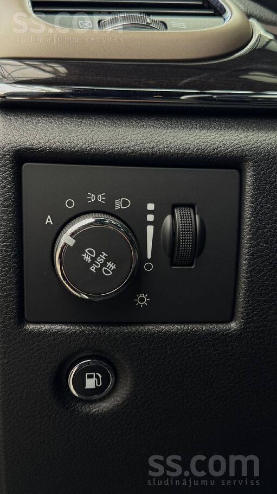 Melns Jeep Grand Cherokee 2017 Rīga, ar dzinēja tilpumu 3.00 L un nobraukumu 191 tūkst. km par 19500 €, foto 18 vietnē AUTOMOTO.COM.LV