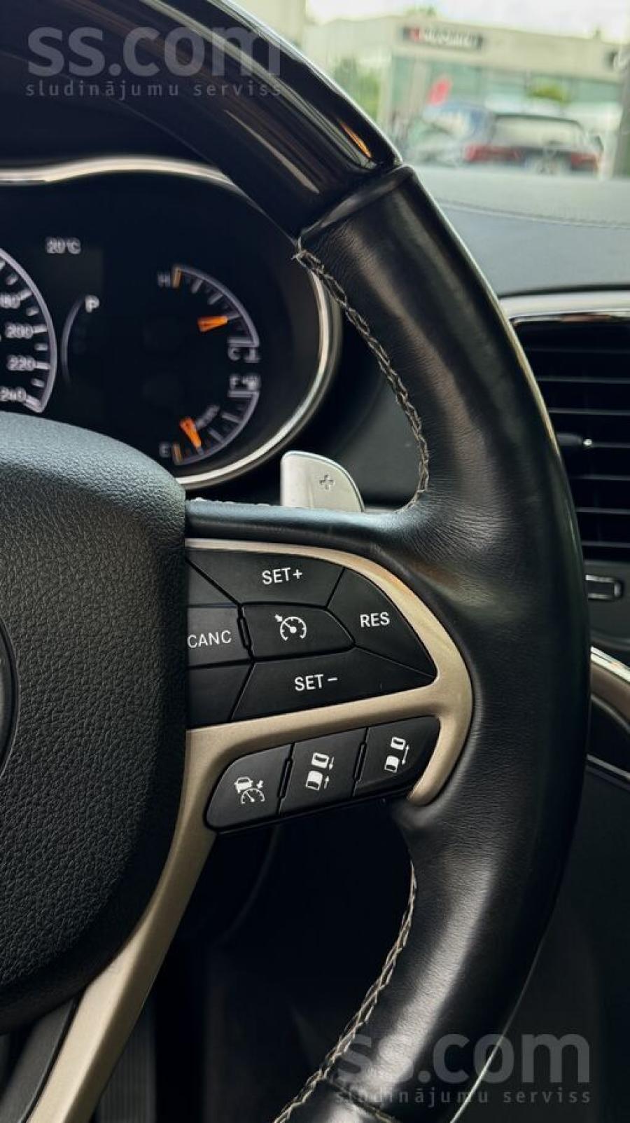 Melns Jeep Grand Cherokee 2017 Rīga, ar dzinēja tilpumu 3.00 L un nobraukumu 191 tūkst. km par 19500 €, foto 24 vietnē AUTOMOTO.COM.LV