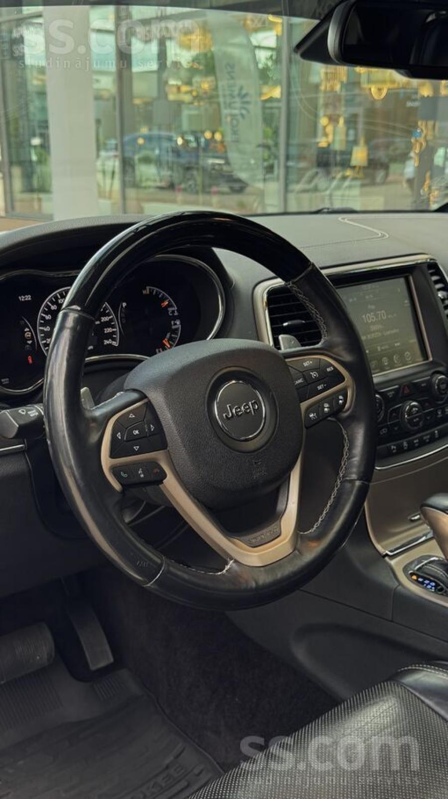 Melns Jeep Grand Cherokee 2017 Rīga, ar dzinēja tilpumu 3.00 L un nobraukumu 191 tūkst. km par 19500 €, foto 26 vietnē AUTOMOTO.COM.LV