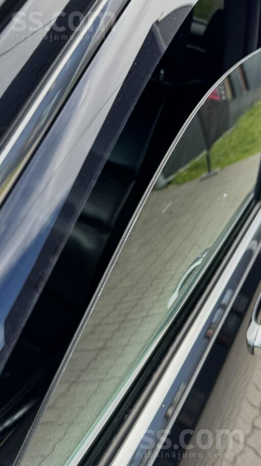 Melns Jeep Grand Cherokee 2017 Rīga, ar dzinēja tilpumu 3.00 L un nobraukumu 191 tūkst. km par 19500 €, foto 32 vietnē AUTOMOTO.COM.LV