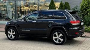 Black Jeep Grand Cherokee 2017 in Riga, with an engine capacity of 3.00 L and mileage of 191 thousand km for 19500 €, photo 3 on AUTOMOTO.COM.LV