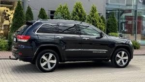 Black Jeep Grand Cherokee 2017 in Riga, with an engine capacity of 3.00 L and mileage of 191 thousand km for 19500 €, photo 5 on AUTOMOTO.COM.LV