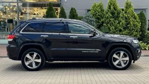 Black Jeep Grand Cherokee 2017 in Riga, with an engine capacity of 3.00 L and mileage of 191 thousand km for 19500 €, photo 6 on AUTOMOTO.COM.LV