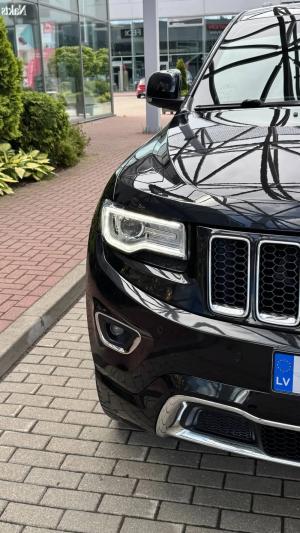 Black Jeep Grand Cherokee 2017 in Riga, with an engine capacity of 3.00 L and mileage of 191 thousand km for 19500 €, photo 8 on AUTOMOTO.COM.LV