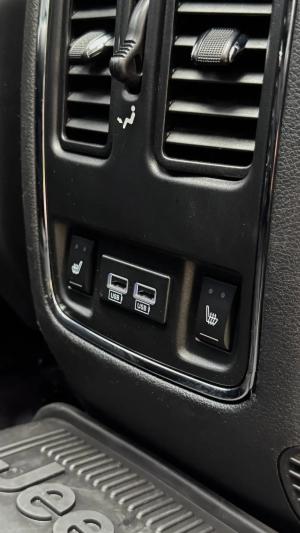 Black Jeep Grand Cherokee 2017 in Riga, with an engine capacity of 3.00 L and mileage of 191 thousand km for 19500 €, photo 13 on AUTOMOTO.COM.LV