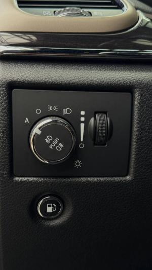 Black Jeep Grand Cherokee 2017 in Riga, with an engine capacity of 3.00 L and mileage of 191 thousand km for 19500 €, photo 18 on AUTOMOTO.COM.LV