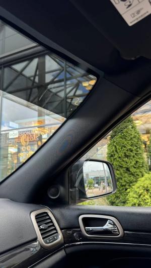 Black Jeep Grand Cherokee 2017 in Riga, with an engine capacity of 3.00 L and mileage of 191 thousand km for 19500 €, photo 19 on AUTOMOTO.COM.LV