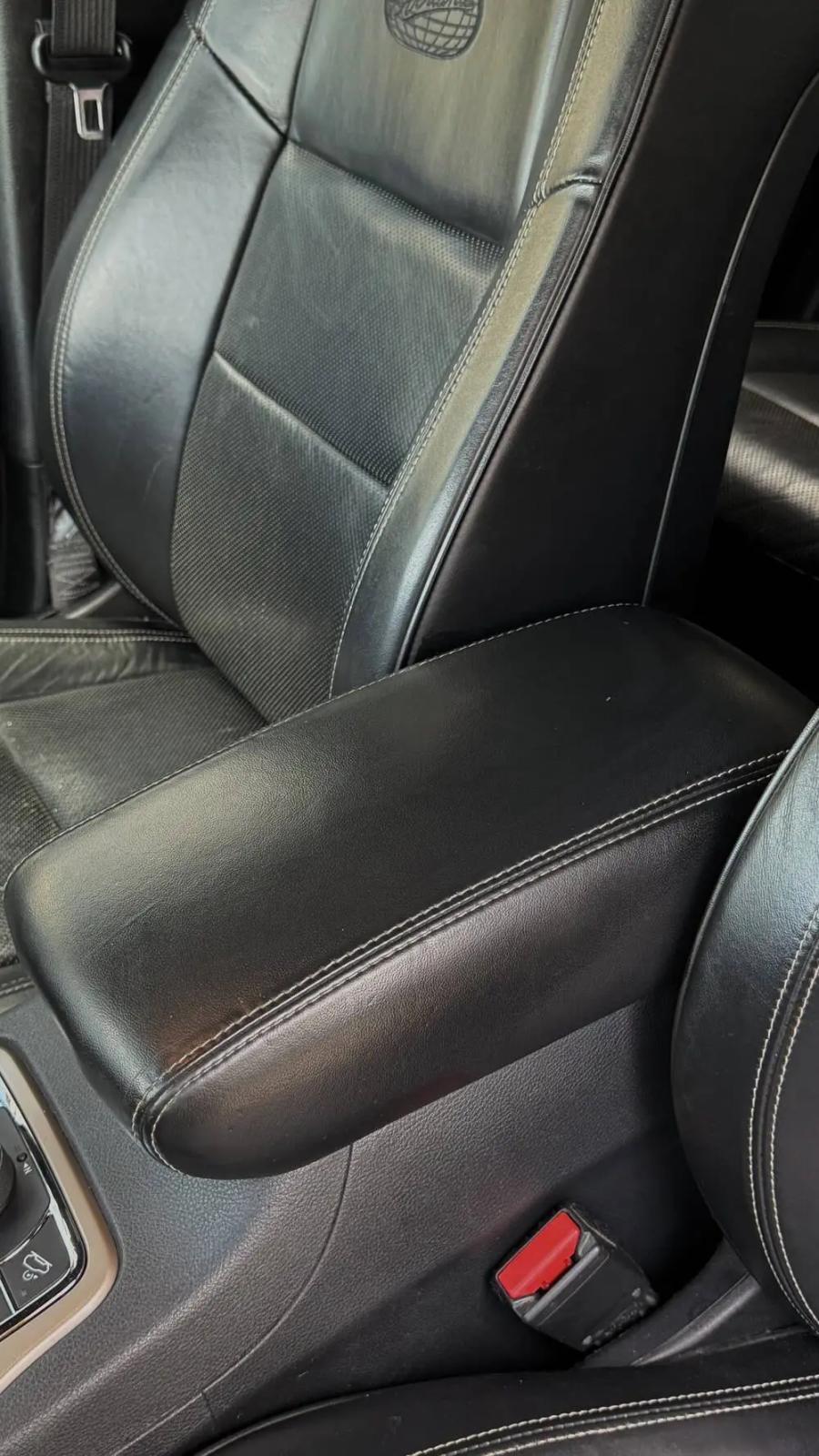 Black Jeep Grand Cherokee 2017 in Riga, with an engine capacity of 3.00 L and mileage of 191 thousand km for 19500 €, photo 20 on AUTOMOTO.COM.LV