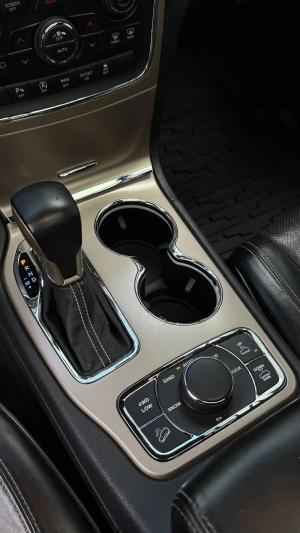 Black Jeep Grand Cherokee 2017 in Riga, with an engine capacity of 3.00 L and mileage of 191 thousand km for 19500 €, photo 21 on AUTOMOTO.COM.LV
