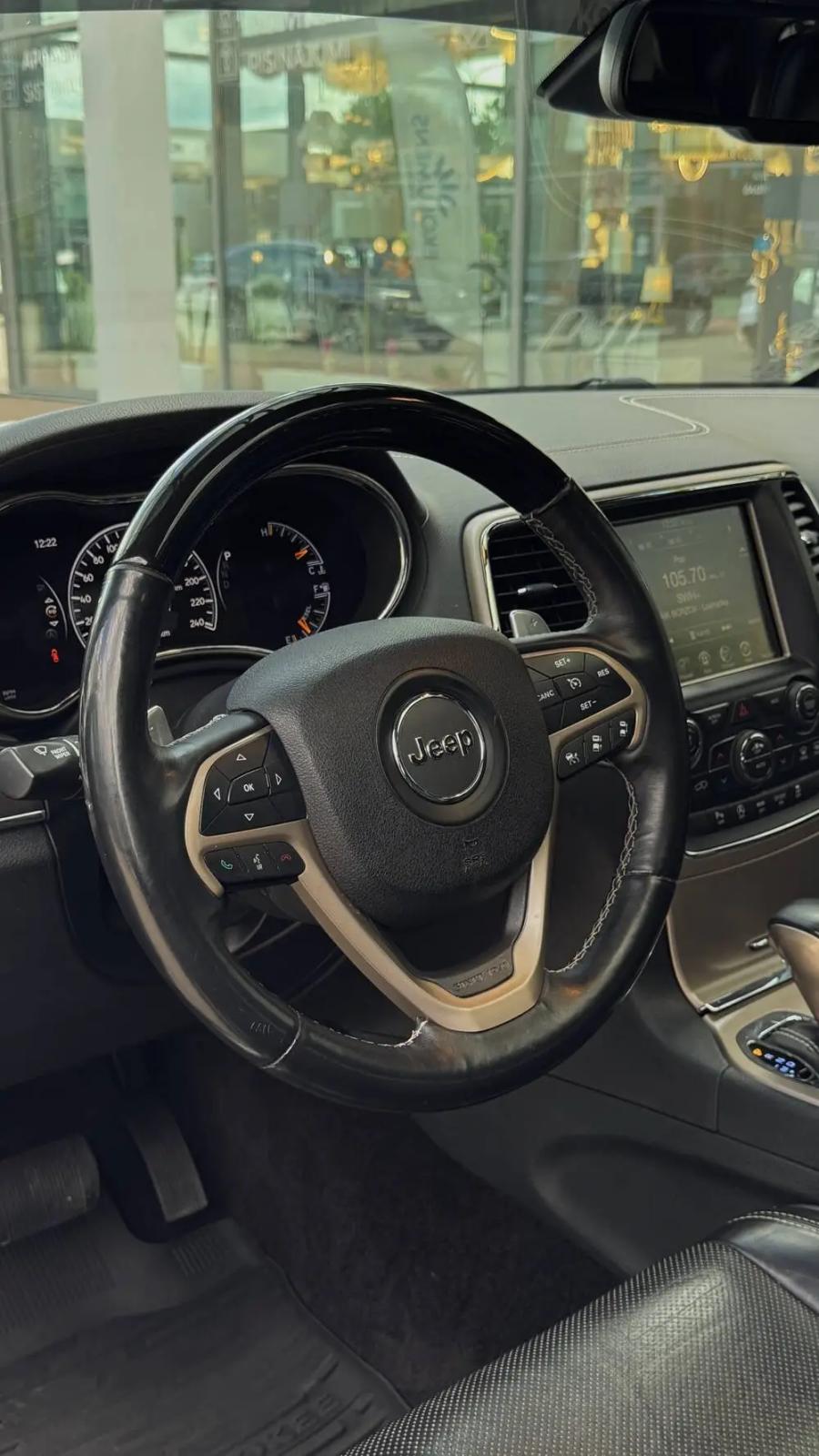 Black Jeep Grand Cherokee 2017 in Riga, with an engine capacity of 3.00 L and mileage of 191 thousand km for 19500 €, photo 26 on AUTOMOTO.COM.LV