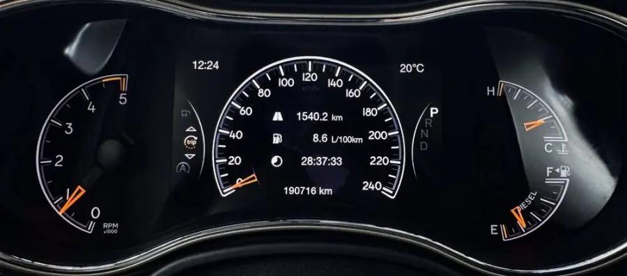 Black Jeep Grand Cherokee 2017 in Riga, with an engine capacity of 3.00 L and mileage of 191 thousand km for 19500 €, photo 27 on AUTOMOTO.COM.LV