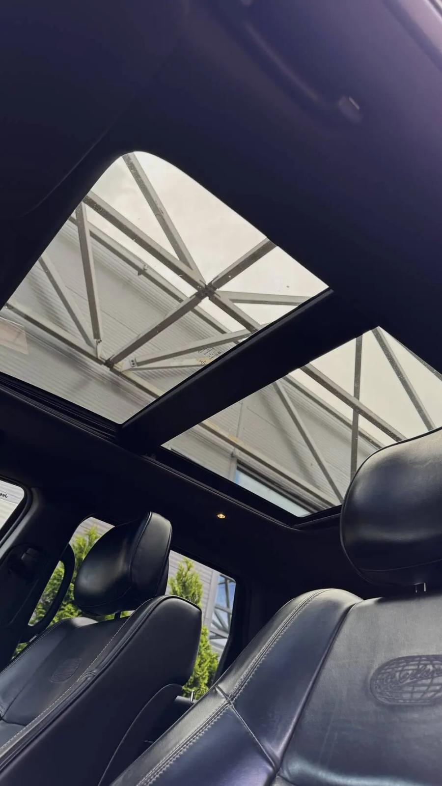 Black Jeep Grand Cherokee 2017 in Riga, with an engine capacity of 3.00 L and mileage of 191 thousand km for 19500 €, photo 28 on AUTOMOTO.COM.LV